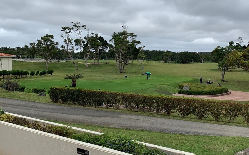 沖縄の隠れ家的ショート「知花ゴルフコース（Chibana Golf Course）」へ行こう – OKIRESI（オキレジ）
